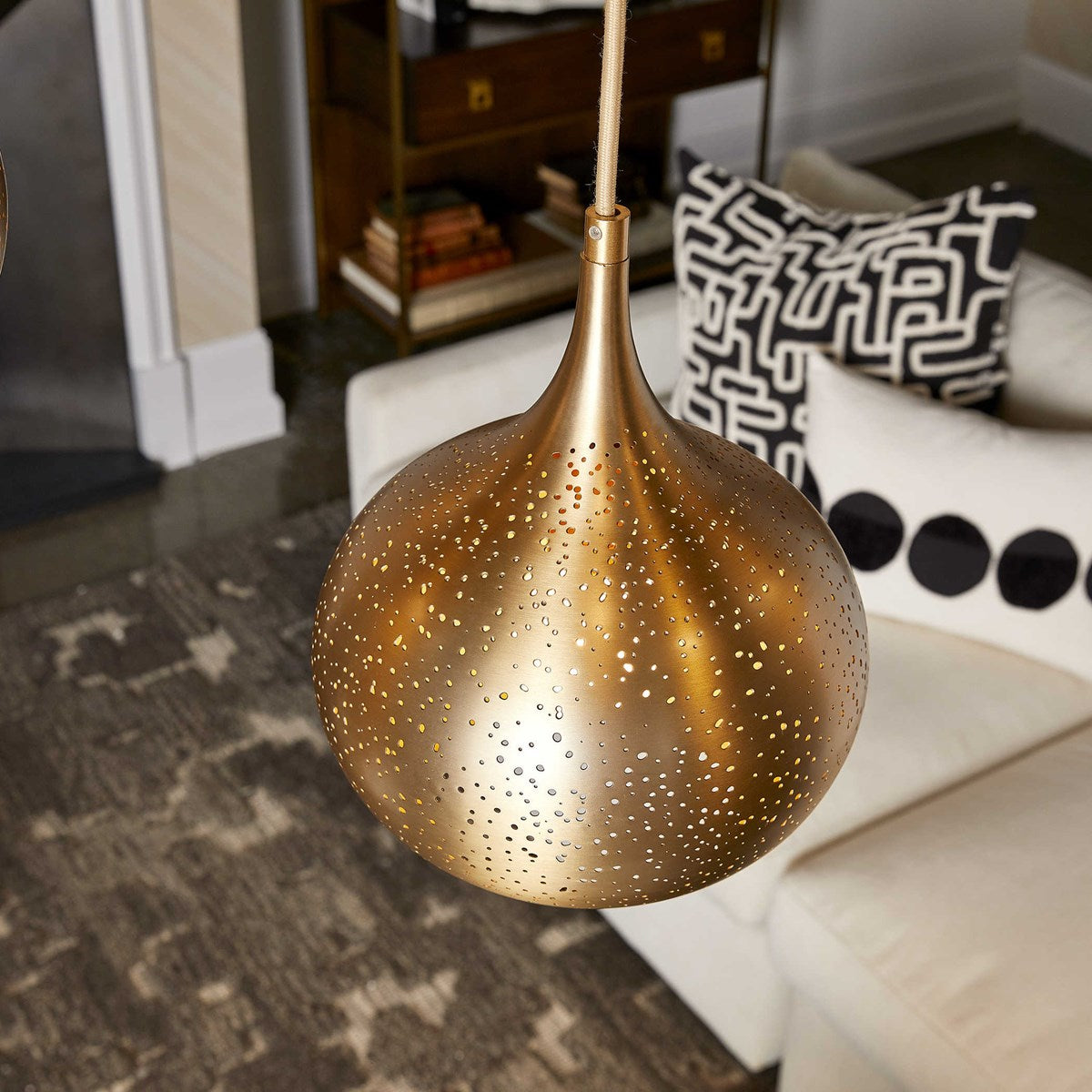 R21349-utt | Golden Onion, 7 Lt Chandelier – Ashley Homestore Furniture