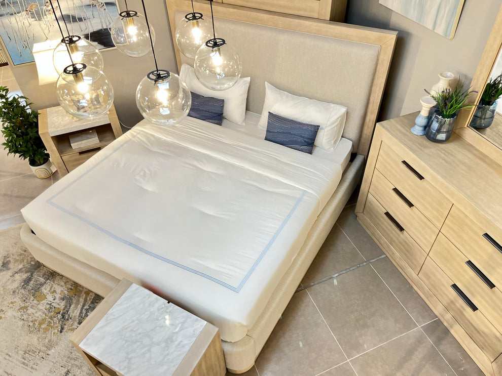 Hennington King Set With Chest – Ashley Homestore Furniture